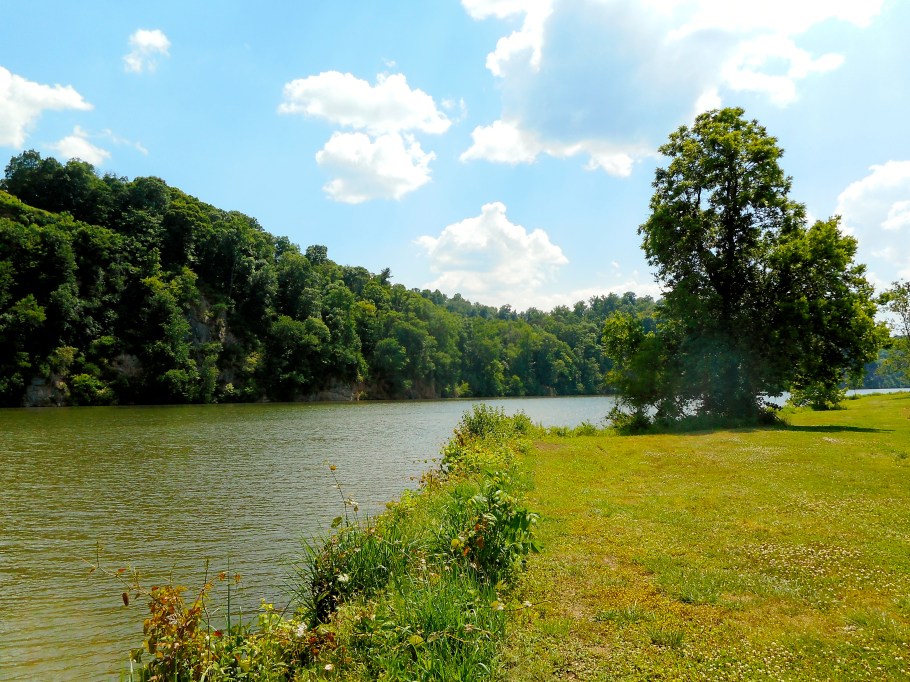 June 2021 – THE BEAUTIFUL TENNESSEE RIVER | Lin Stepp